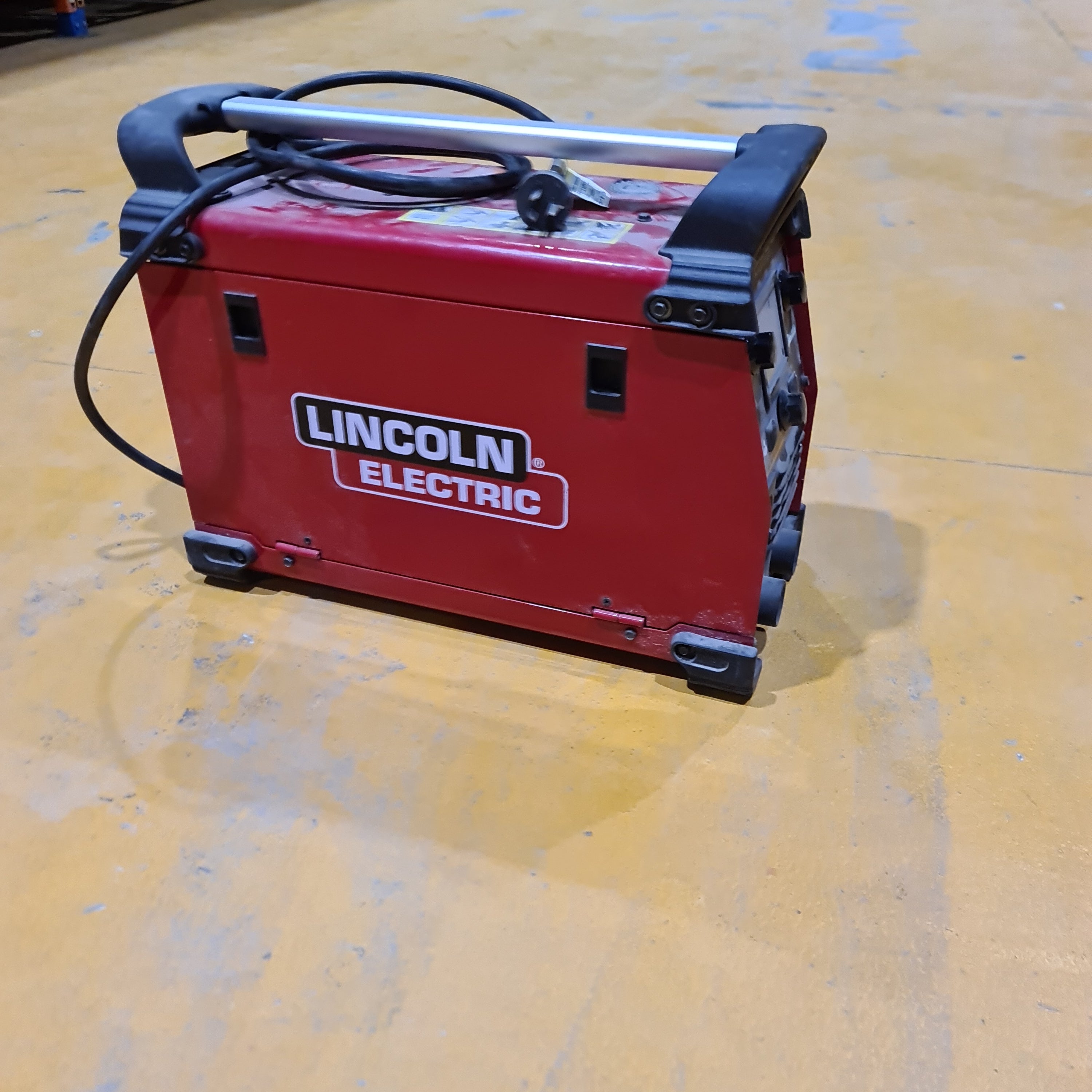 Welder Multiprocess 200A Lincoln – Clearance Tools