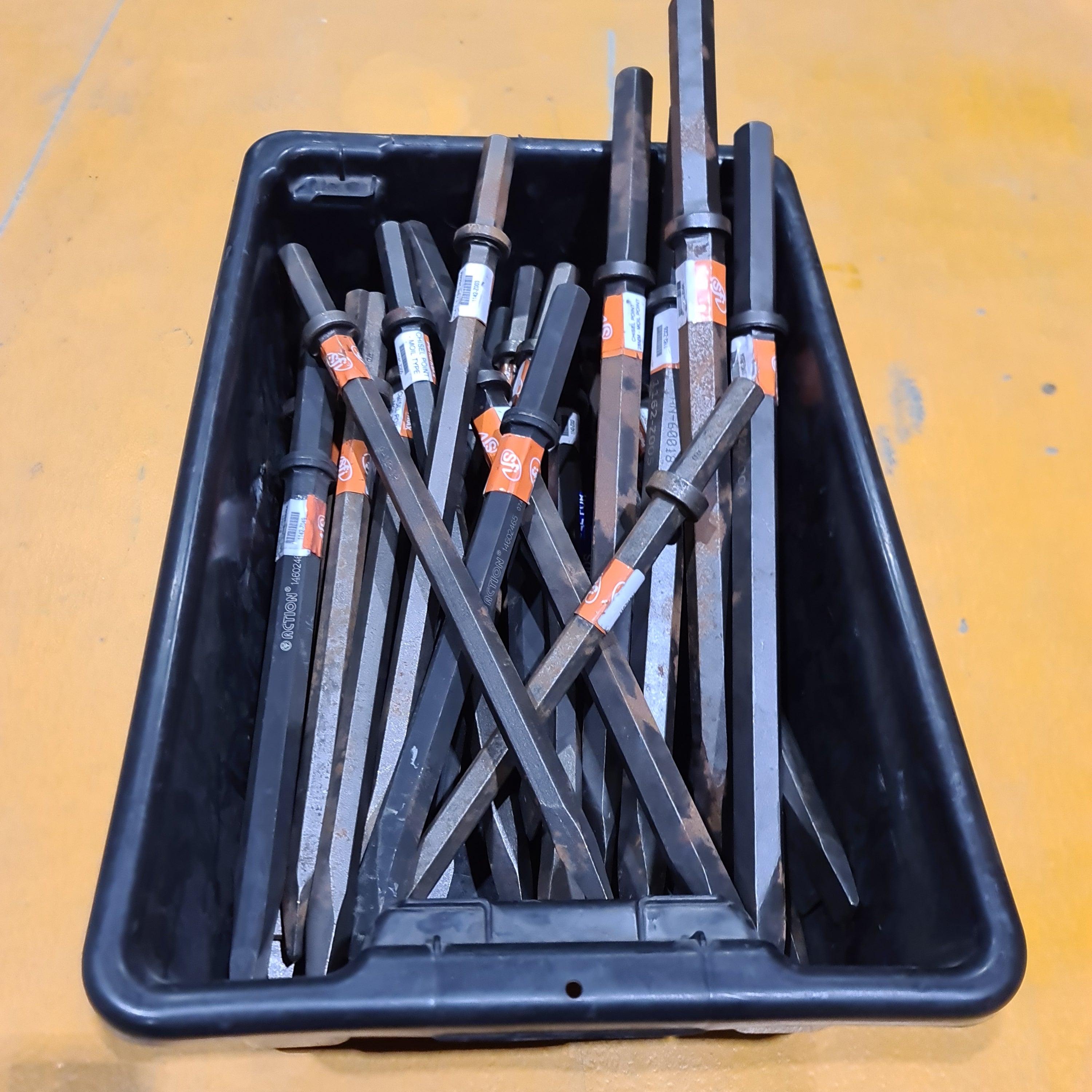 Chisel Point - 28mm Wide – Clearance Tools