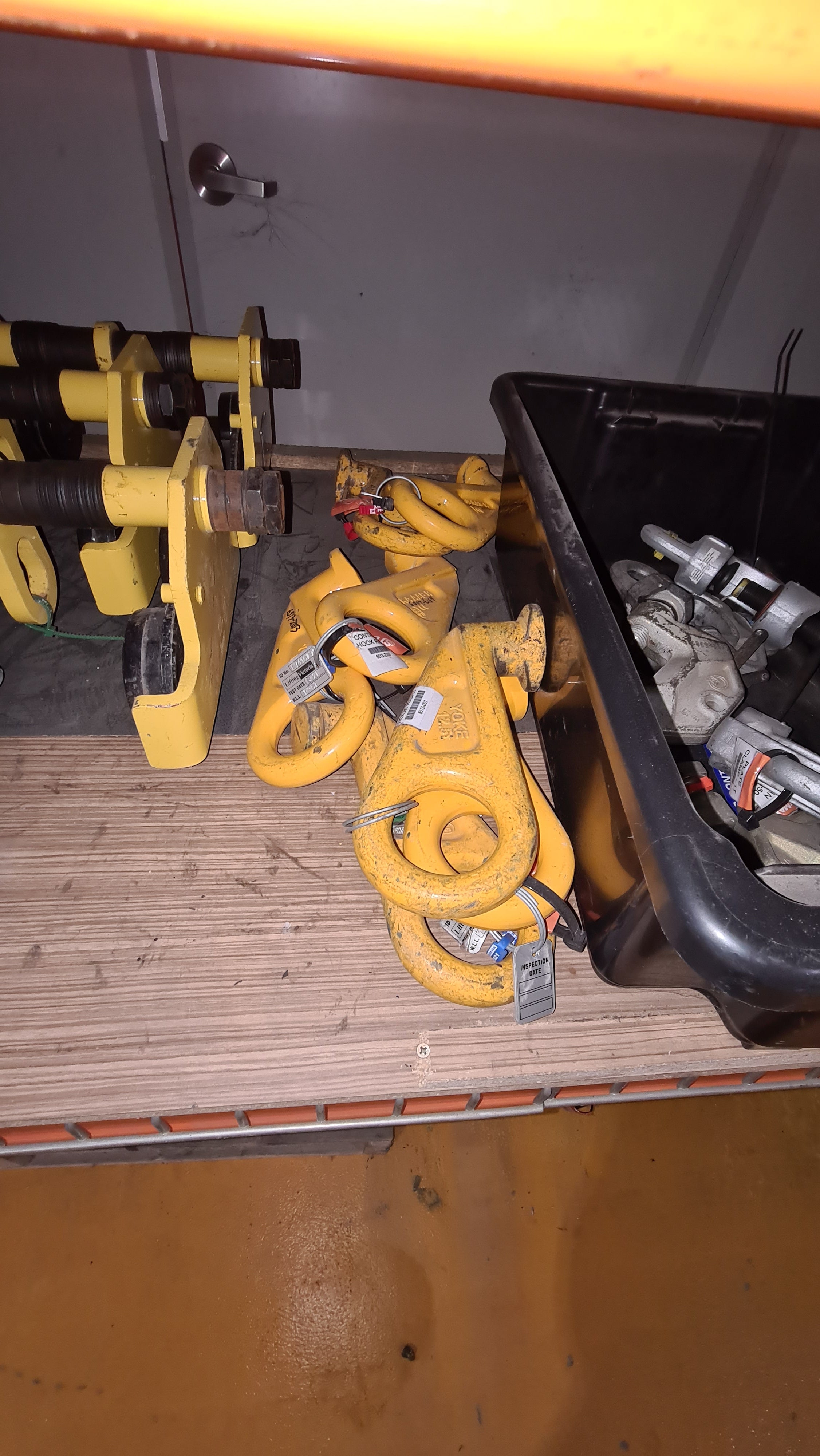 Container Hook Right – Clearance Tools